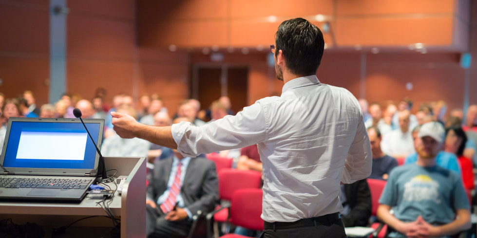 4 avantages à engager un orateur professionnel pour votre prochaine ...
